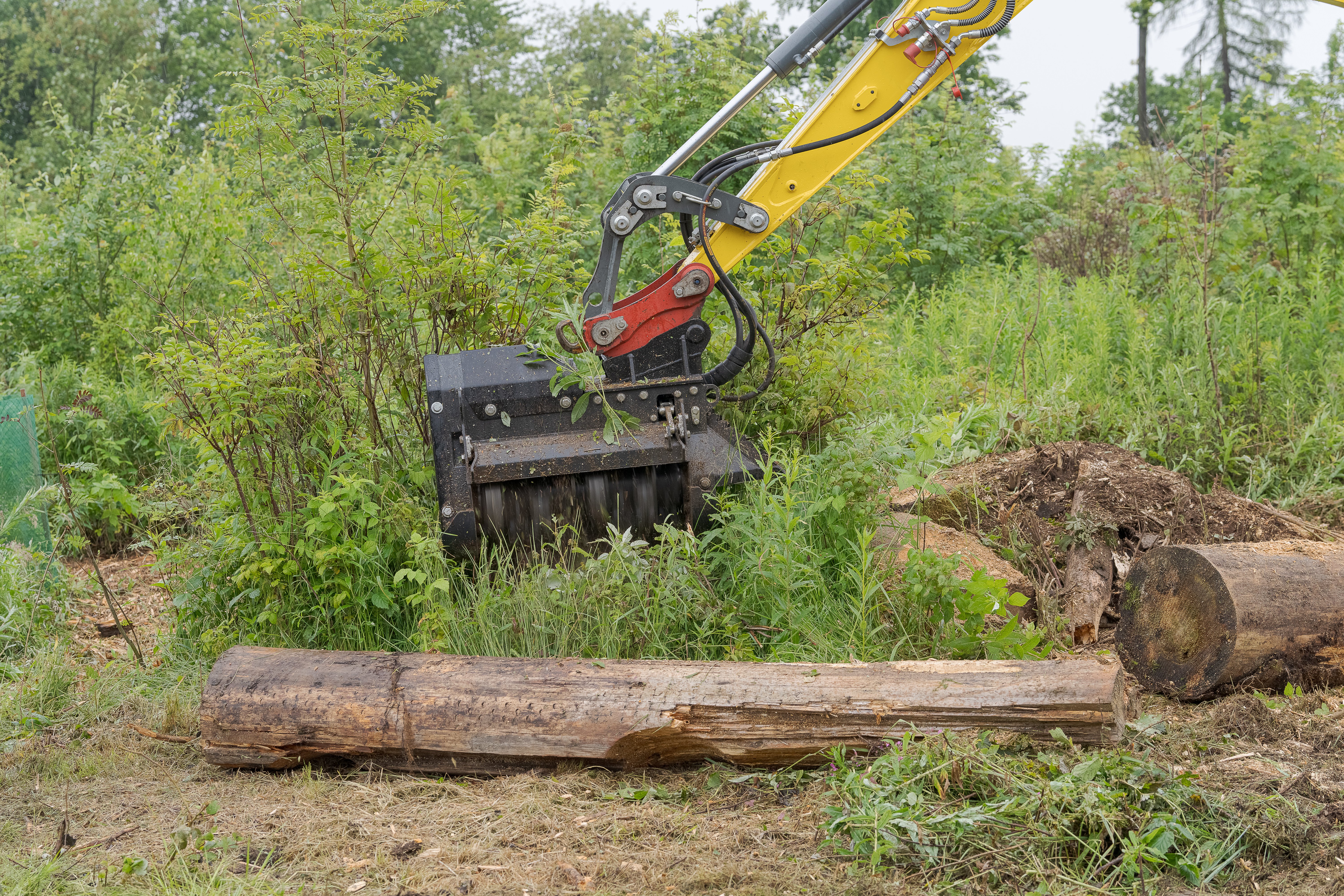The NEW excavator mulcher - the Grizzly M350e - Prinoth