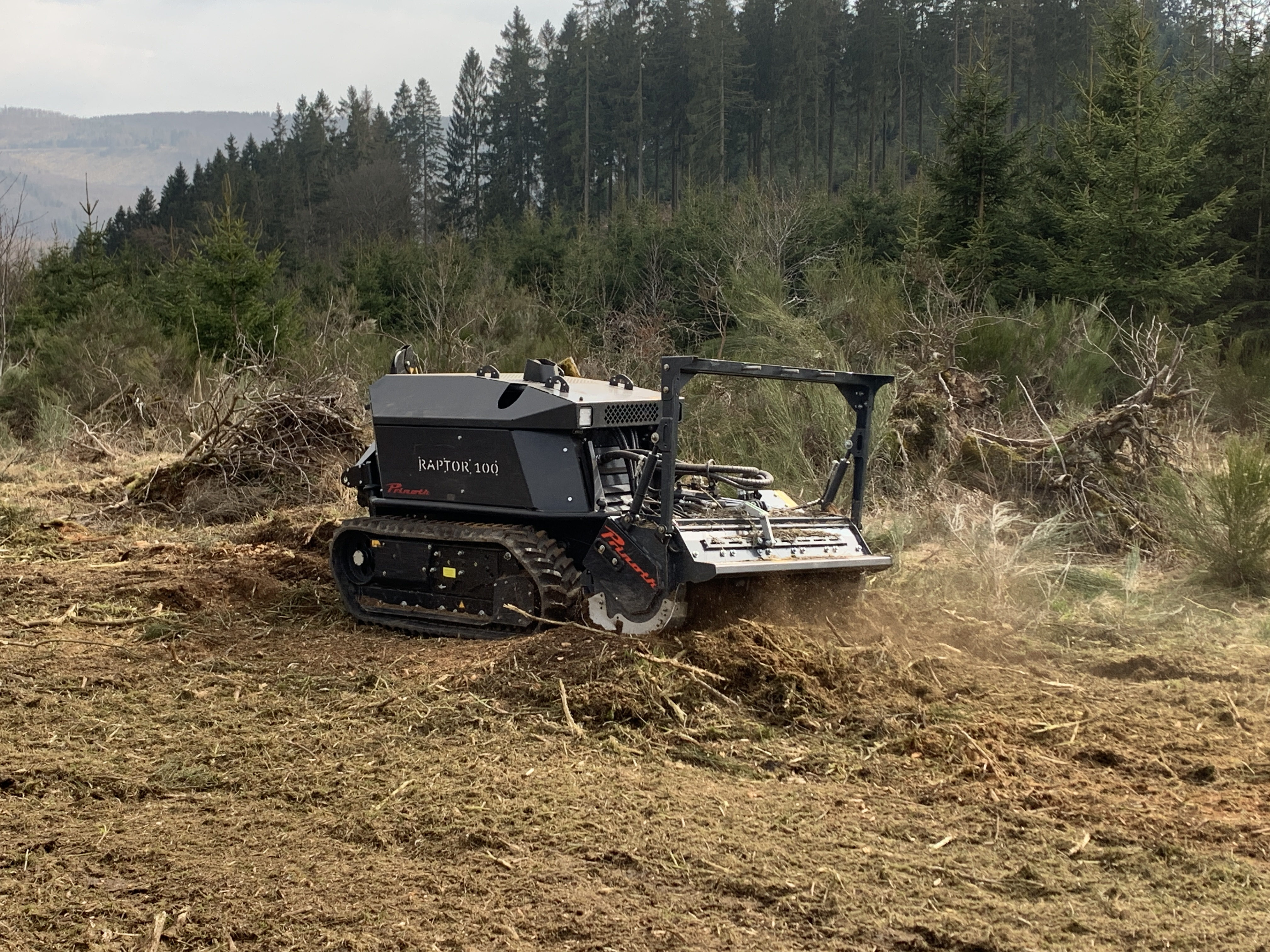 Remote-controlled vehicle Raptor 100 - Prinoth