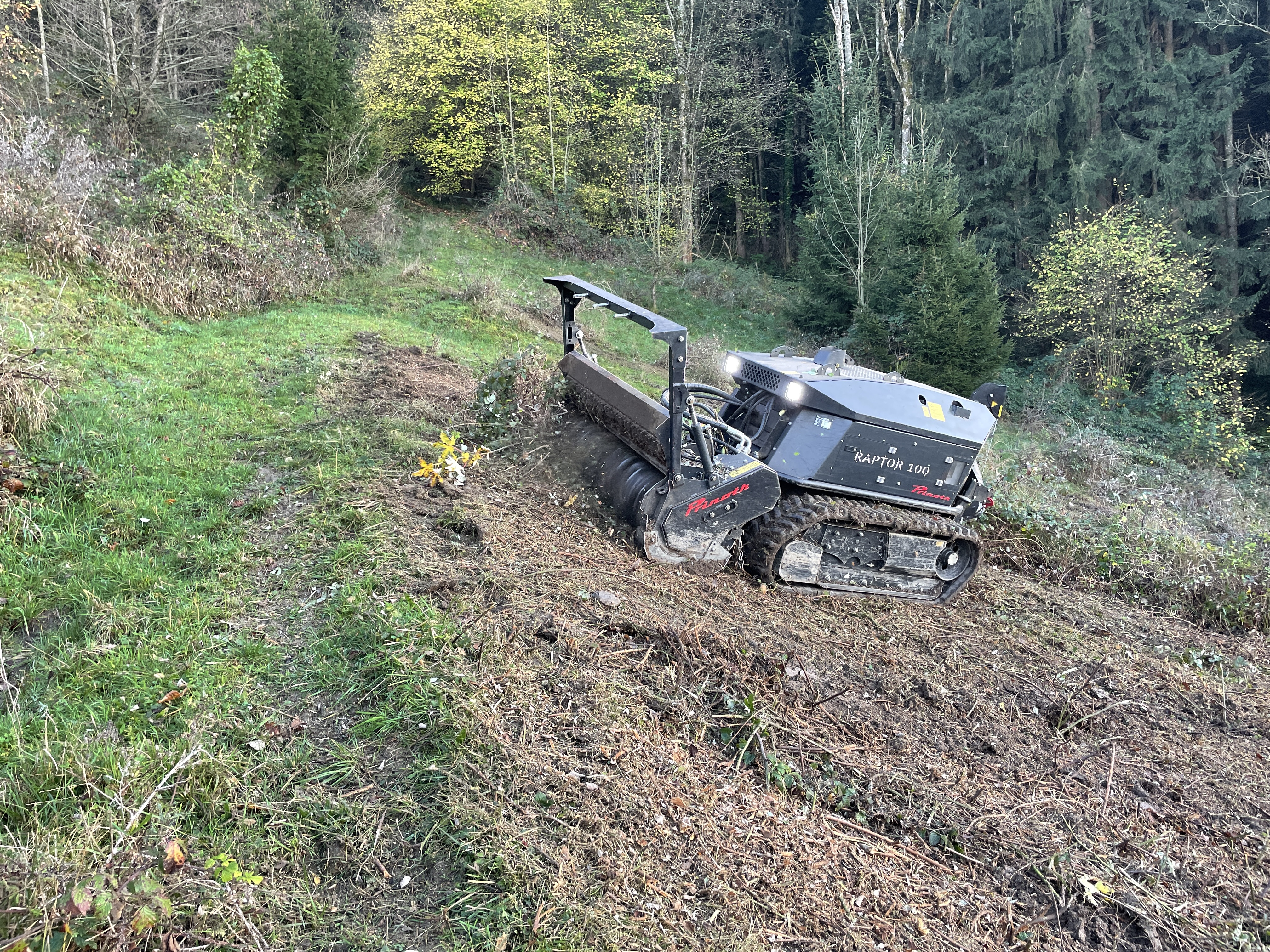 Remote-controlled vehicle Raptor 100 - Prinoth