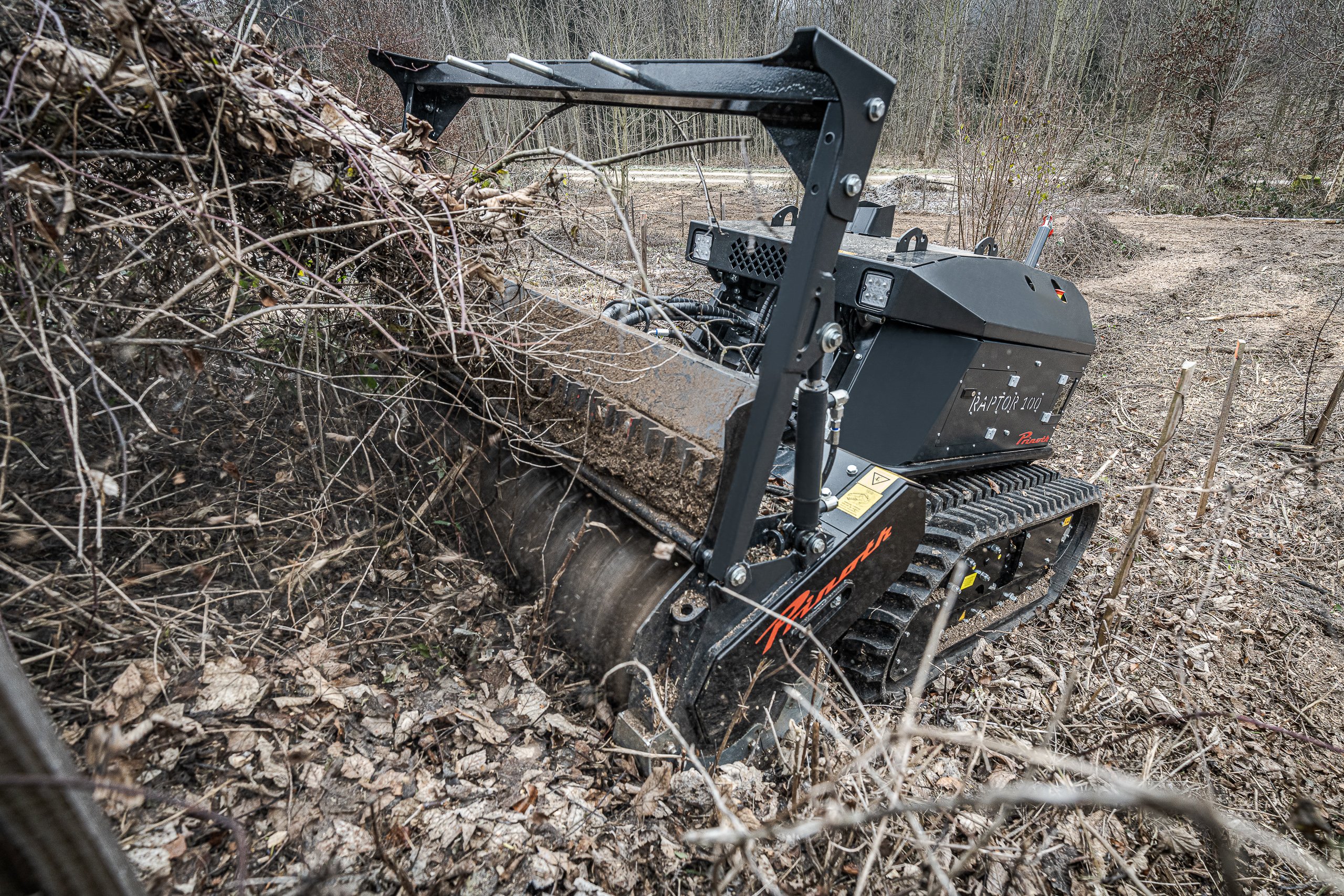 Raptor 100: Remote-controlled carrier vehicle - Prinoth